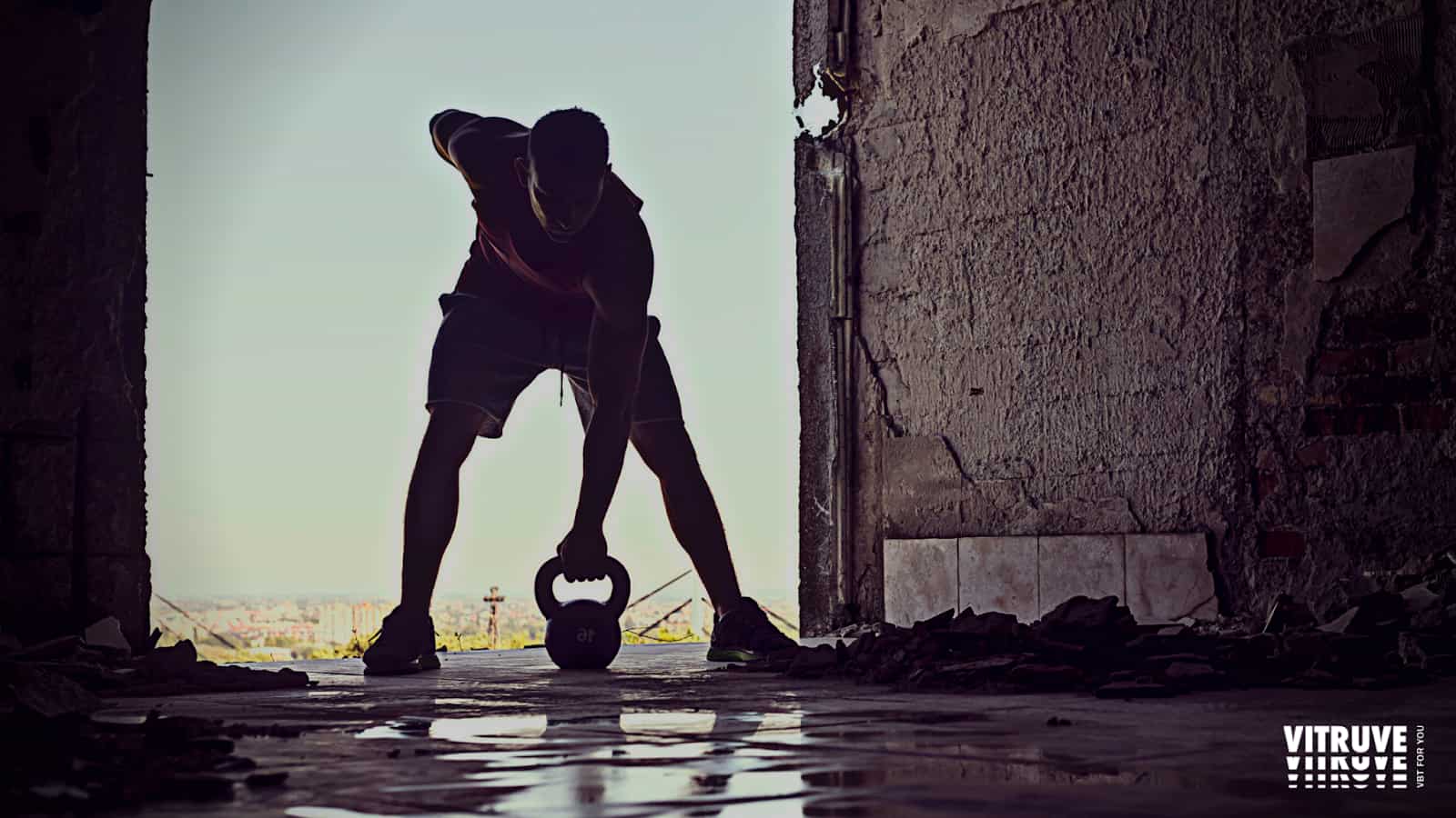 La Forma Efectiva de Entrenar el Ejercicio de Columpio con Pesas Rusas ...